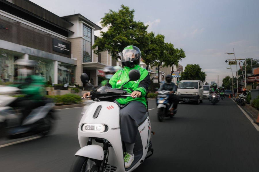 Ini Rahasia Ojek Online Sukses dengan Motor Listrik - Simak Yuk!